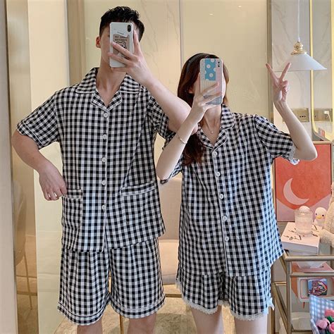 2021 새로운 커플 잠옷 여성 여름 짧은 소매 순수 코튼 격자 무늬 두 조각 세트 남자의 간단한 가정 의류 세트 여성 잠옷 And 홈웨어