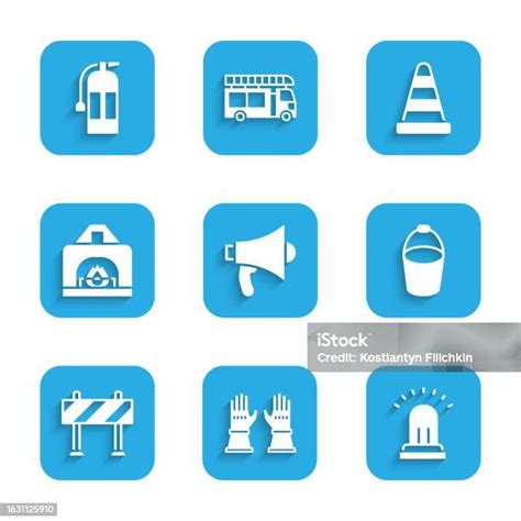 메가폰 소방관 장갑 울리는 알람 벨 양동이 도로 장벽 인테리어 벽난로 교통 콘 및 소화기 아이콘을 설정하십시오 벡터 겨울에 대한 스톡 벡터 아트 및 기타 이미지 Istock
