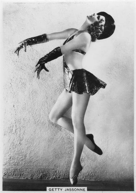 Your Visual Guide To The Timeless Queens Of Pin Up Huffpost Entertainment