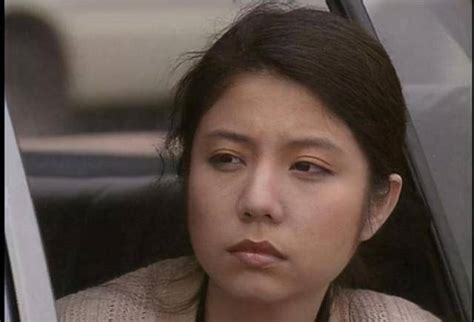 她是黄家驹生前唯一承认过的女友，为了家驹至今未嫁，她叫林楚麒beyond