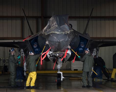 Dvids Images 33 Fw Washes An F 35a Image 5 Of 11