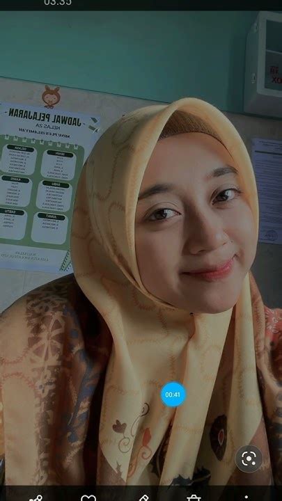 د یوې ښکلې میرمنې په لور چې حجاب یې اغوستی وي ډیر خوږه او خوږه موسکا Youtube