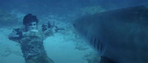 Ce Film Dhorreur Avec Des Requins Et Des Zombies A Longtemps été