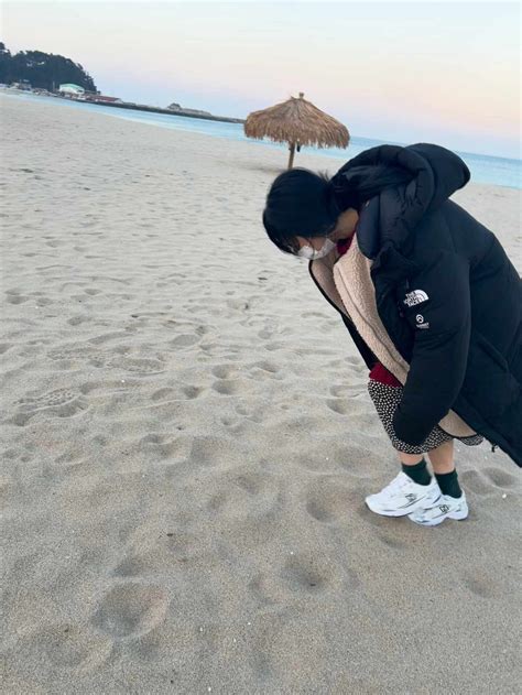 Wooah Community Post 오늘은 울엉니가 태어난 날 생일 너무너무 축하해🫶 언니의 웃는 모습 보면 나도 저절로 웃음이 나고 행복해지는데 오늘 하루 언니의