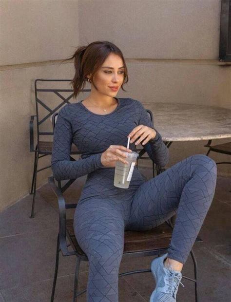 Girls In Yoga Pants 29 Pics