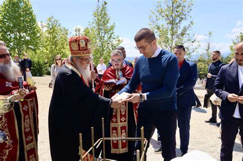 Hristijan Со длабока чест и благодарност кон сите што го поддржаа овој свет чин денеска го