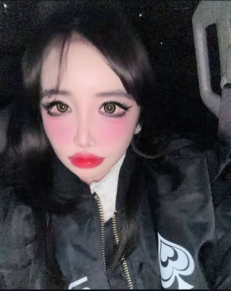 박봄 핑크빛 블러셔로 과즙미…인형 비주얼 헉스