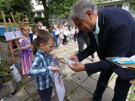 Празникът за малките „Детство мое реално и вълшебно“ снимки СО район „Студентски“