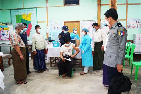 ထီးလင်းမြို့နယ်၌ အသက် ၁၈ နှစ်အထက် ပြည်သူများအား ကိုဗစ် ၁၉ ရောဂါ ကာကွယ