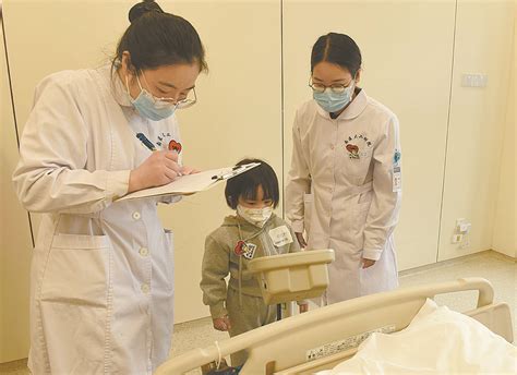 入住爱心病房 开启“修心”治疗——我省先心病患儿赴南京接受免费治疗现场见闻② 政务公开 青海省人民政府网