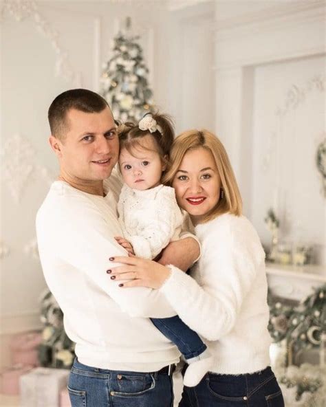 Лучшие позы для фотосессий 100 идей Фотосессия Семейные фотосессии Семейные новогодние