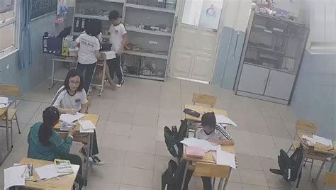 The Teacher Dangling Shoeplay When Sitting At The Back Of The Classroom 4