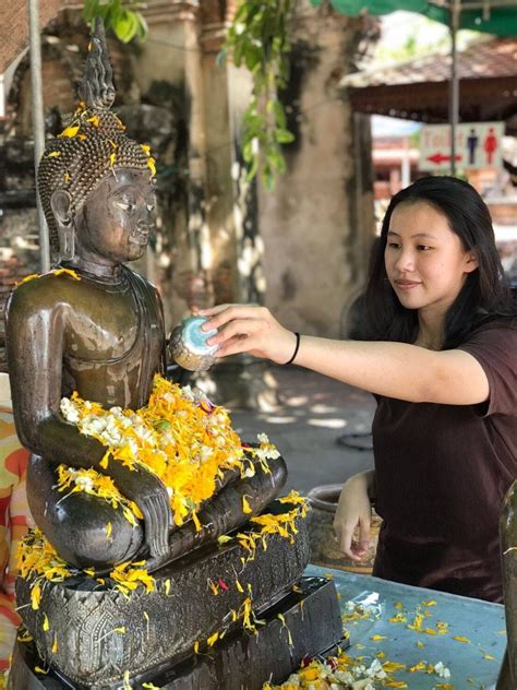 รีวิว วัดใหญ่ชัยมงคล ไปเที่ยวช่วงสงกรานที่ผ่านมาคนเยอะมากทั้งชาวไทยและชาวต่างชาติ ตามรอย