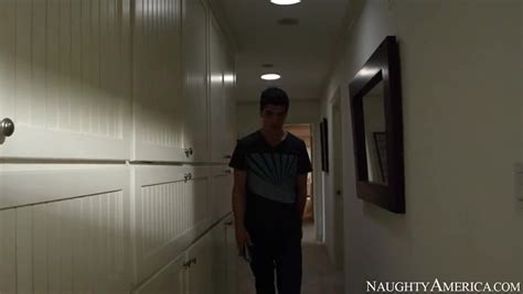 Genro Flagra Sogra Gostosa Dormindo Sem Calcinha E Fotografa A Safada Cnn Amador