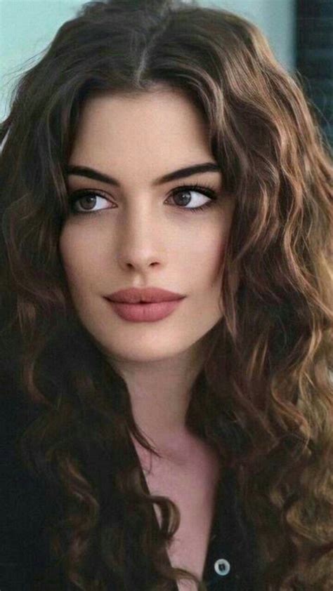 Most Beautiful Eyes Pretty Face Anne Hathaway Photos Brunette Beauty Brunette Hair Hair