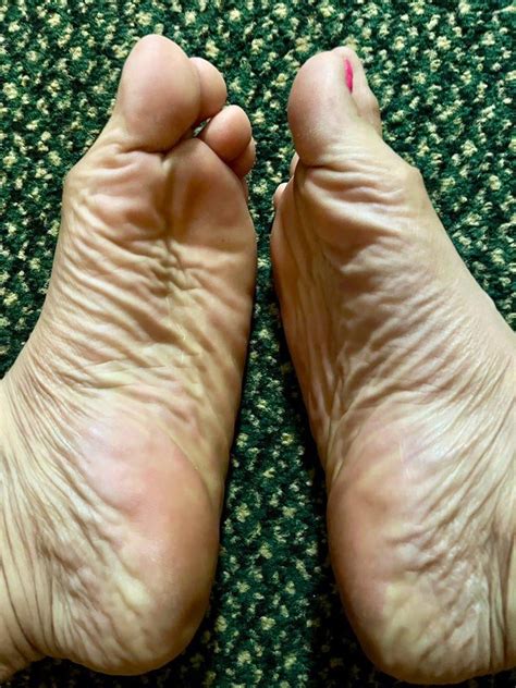 Wrinkled Scrunched Soles R Giantessfeet