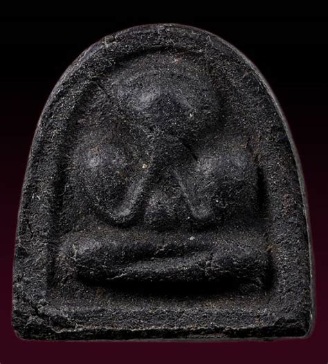 พระปิดตา เจ้าคุณศรี พิมพ์ นักกล้ามกลาง หลังยันต์กระบองไขว้ ปี 06 วัดอ่างศิลา จ ชลบุรี