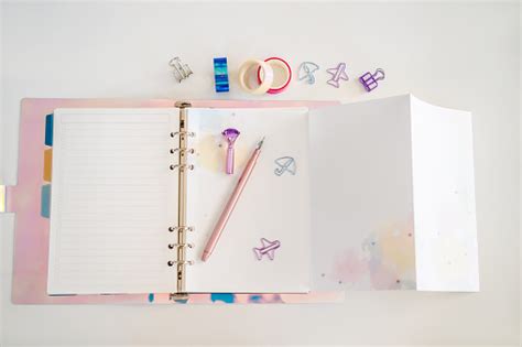 흰색 배경에 메모장 및 문구 비즈니스 및 연구를 위한 플래너 문구의 팬 0명에 대한 스톡 사진 및 기타 이미지 0명 가위