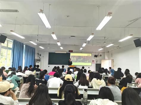重庆商界创新科技集团有限公司来我院开展学生实习实践就业专场宣讲会 重庆工商大学文学与新闻学院