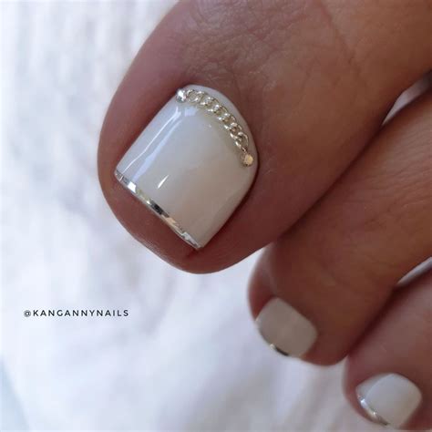 15 White Pedicure Looks To Wear Year Round Artofit