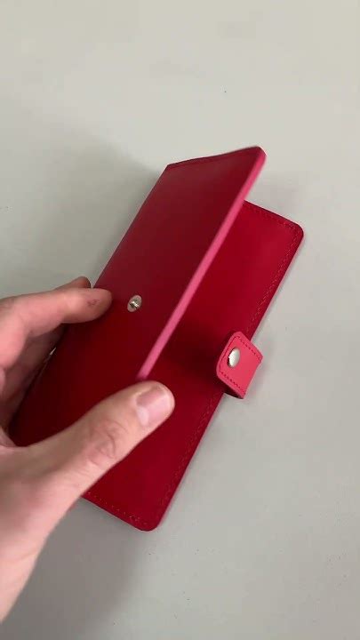 Шкіряний жіночий гаманець зроблений з яскравої червоної шкіри Youtube