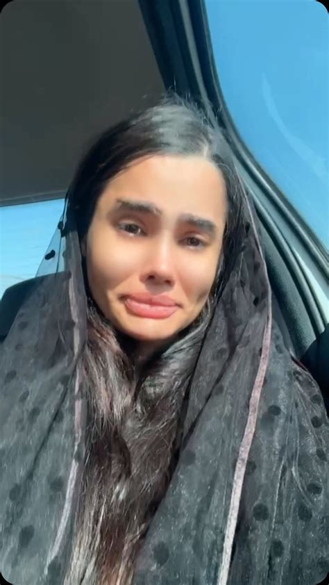 ‎غزاله شکوهی آذر ‎ ‎روز مادر باشه اما مامان نباشه کجایی مامان جونم🖤🥀