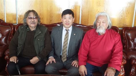 Аймгийн ИТХ ын дарга зохиолч Б Лхагвасүрэн Д Урианхай нарыг хүлээн авч уулзлаа