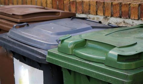 Woman Rings 999 To Complain About Her Bins Not Being Emptied Uk News Uk