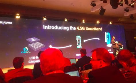 Huawei Introduces First Lte Enabled Smartband Ubergizmo