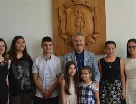 Кметът на Монтана връчи стипендии на талантливи деца