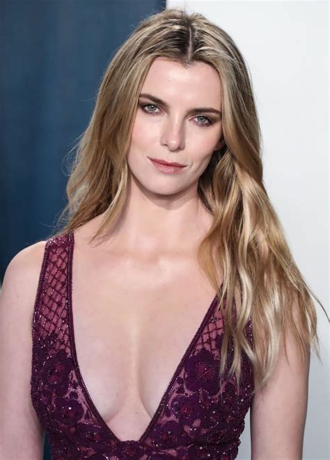 Betty Gilpin R Celebswithbigtits