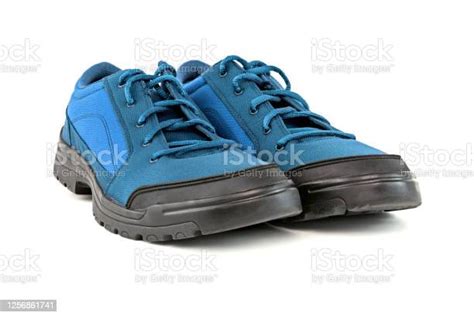 흰색 배경에 고립 된 파란색 저렴한 내구성 직물 여행 신발 한 켤레 Generic에 대한 스톡 사진 및 기타 이미지 Generic 가벼운 고무 Istock