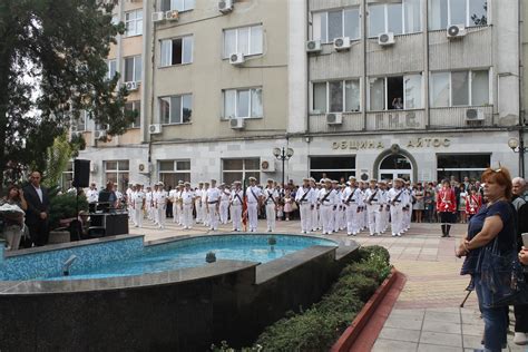 В Айтос откриха паметник на загиналите във войните