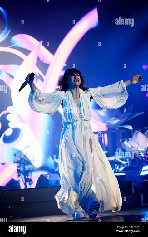 Elisa Performs Live At Concert Of Palasport 2025” Tour On November 25