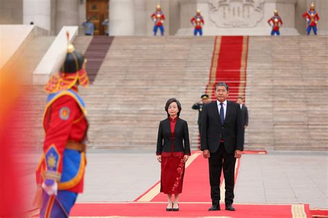 БНХАУ аас Монгол Улсад суух Элчин сайд Итгэмжлэх жуух бичгээ өргөн