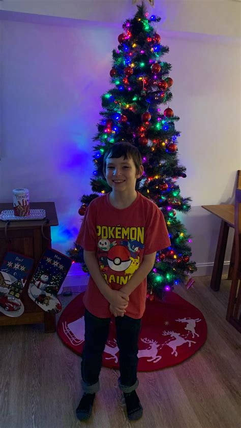 My Son Is Autistic And Decorated The Tree This Year I Think He Did A Great Job 🤙🏼🎄 Scrolller