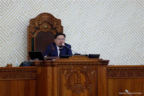 Нийгмийн эрүүл мэндийн тусламж үйлчилгээний тухай хуулийн төсөл болон хамт өргөн мэдүүлсэн