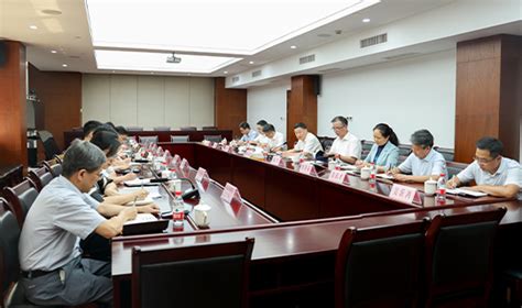省科协党组理论学习中心组举行《习近平浙江足迹》专题学习会