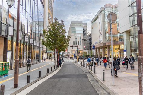 일단 여행 특유의 바이브가 있는 후쿠오카 다이묘 거리 본격적인 거리는 이와타야 백화점 뒤부터