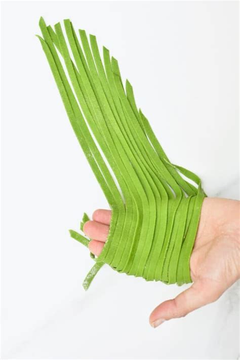 How To Make Spinach Noodles Green Pasta Dough Alphafoodie