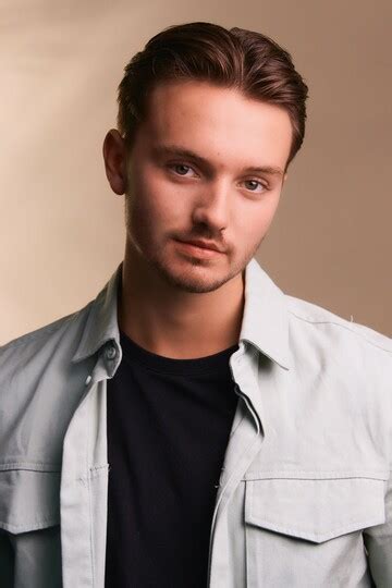 harry robinson actor bio and production dress circle