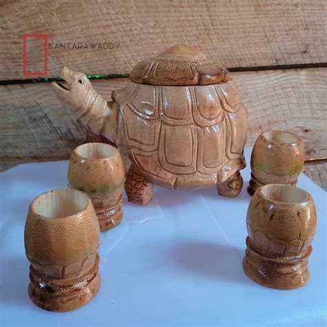 စစ်ရှောင်လူငယ်လေးတစ်စုရဲ့ ပန်းပုလက်ရာတွေကို ရောင်းချဖို့ စျေးကွက်ရှာနေ Kantarawaddy Times