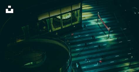 거리를 걷는 사람들 사진 Unsplash의 무료 사람 이미지