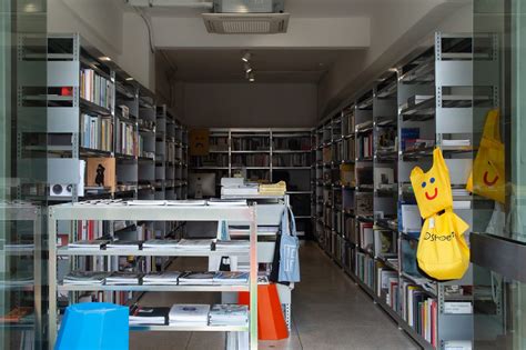 하루 5분 영화 매일 쉽게 접하는 커피 한잔이지만 이 커피 한잔을 위해 얼마나 많은 사람들의 노고가 필요했을까요 브라질 출시의 작가 포르티나리의 커피농장에 대한