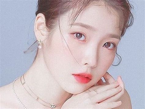 Өмнөд Солонгосын дуучин Iu г оюуны өмчийн хулгайн хэрэгт холбогдуулан цагдаад өгчээ Isee Mn