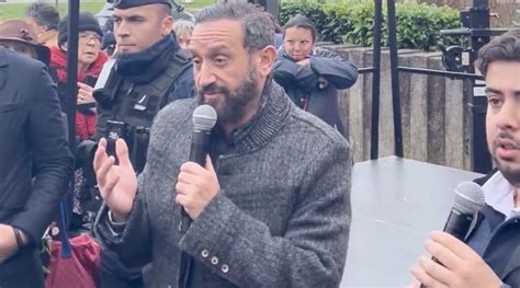 Cyril Hanouna Descend Dans La Rue Pour Tenter De Sauver C8 Public