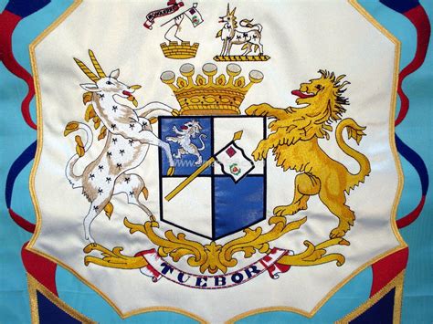 Емблеми и знамена за училища Изработка на машинна бродерия и дизайн подаръци и сувенири