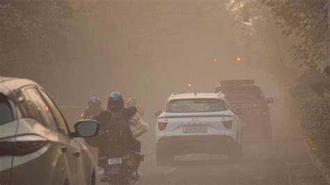 Delhi Pollution प्रदूषण से जंग में Dpcc की कार्यशैली पर उठ रहे सवाल शिकायत मिलने पर Lg ने दिए