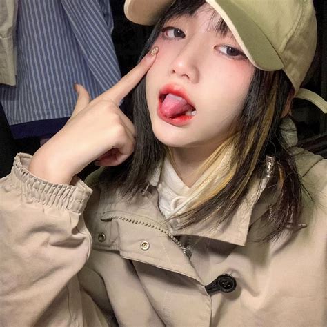 Wuyu On Twitter 老哥投稿职业大学校鸡金琳琳，看看这个贱货，多适合按着她头直接用鸡巴磨她脸，还这么喜欢吐舌头，是不是日常接精习惯了啊，就应该把你的骚臭丝袜直接塞你嘴里！下贱