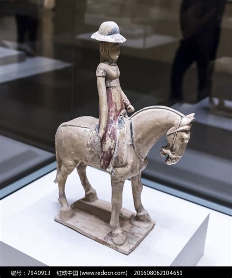 彩绘陶戴帷帽女骑佣高清图片下载红动中国
